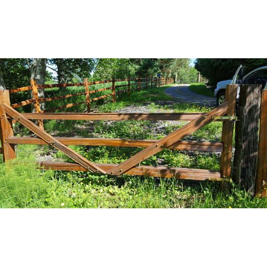 3 Hole Post | Cedar Split Rail Fence | Cedarbrook Sauna + Steam